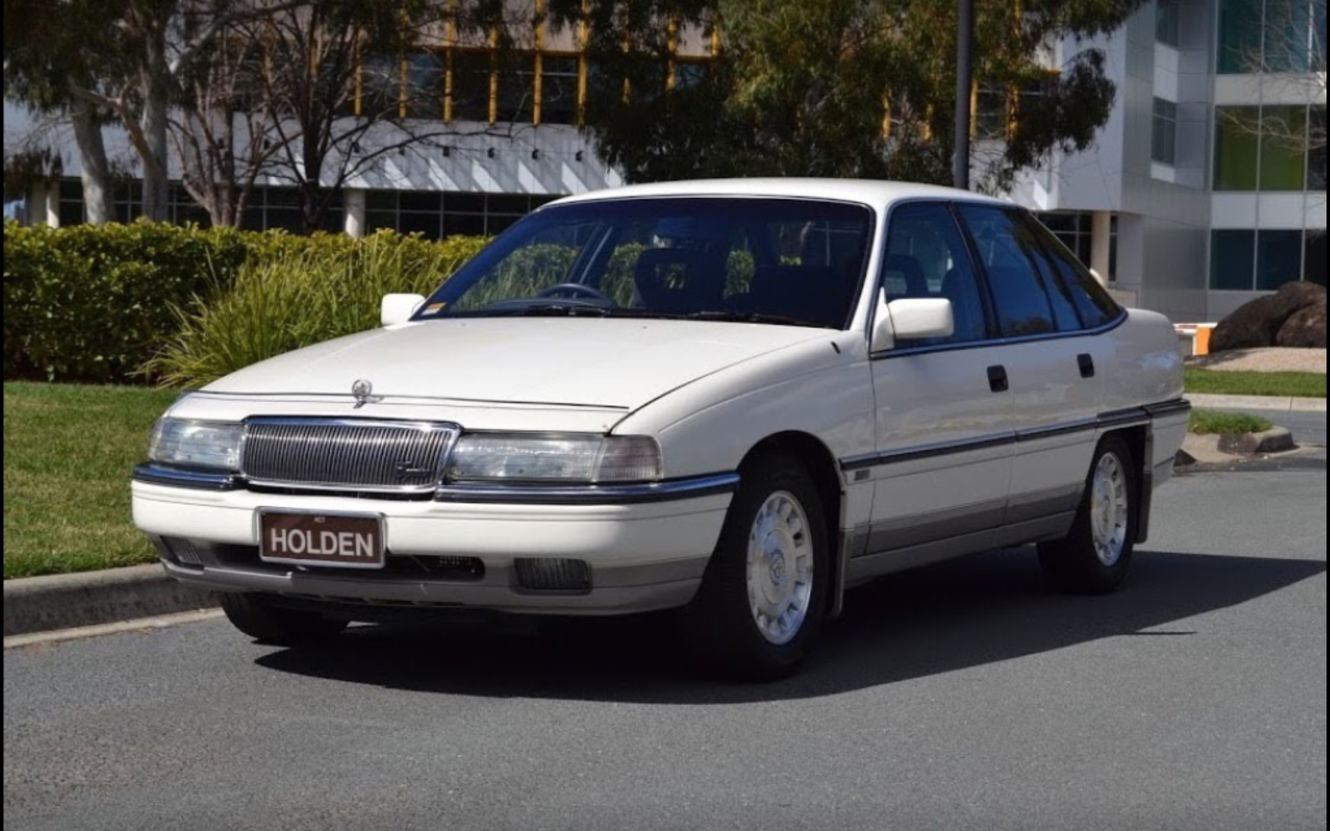 Holden Caprice, VQ, 1990. – Star Cars Agency