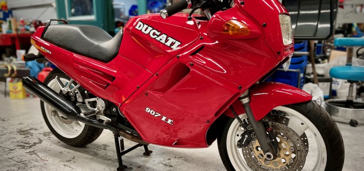 Ducati Silver Shotgun Café Racer – Star Cars Agency