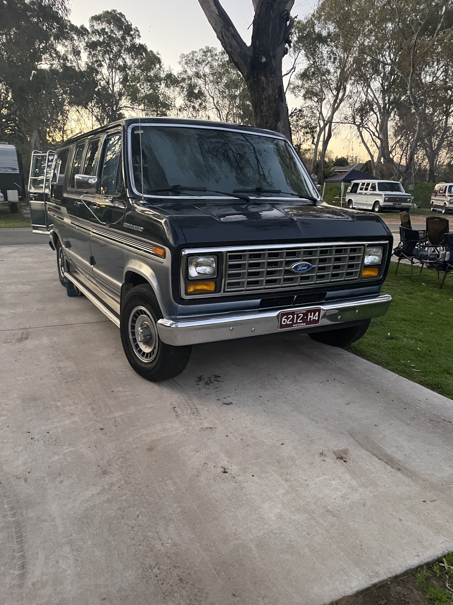 Ford Econoline – Star Cars Agency